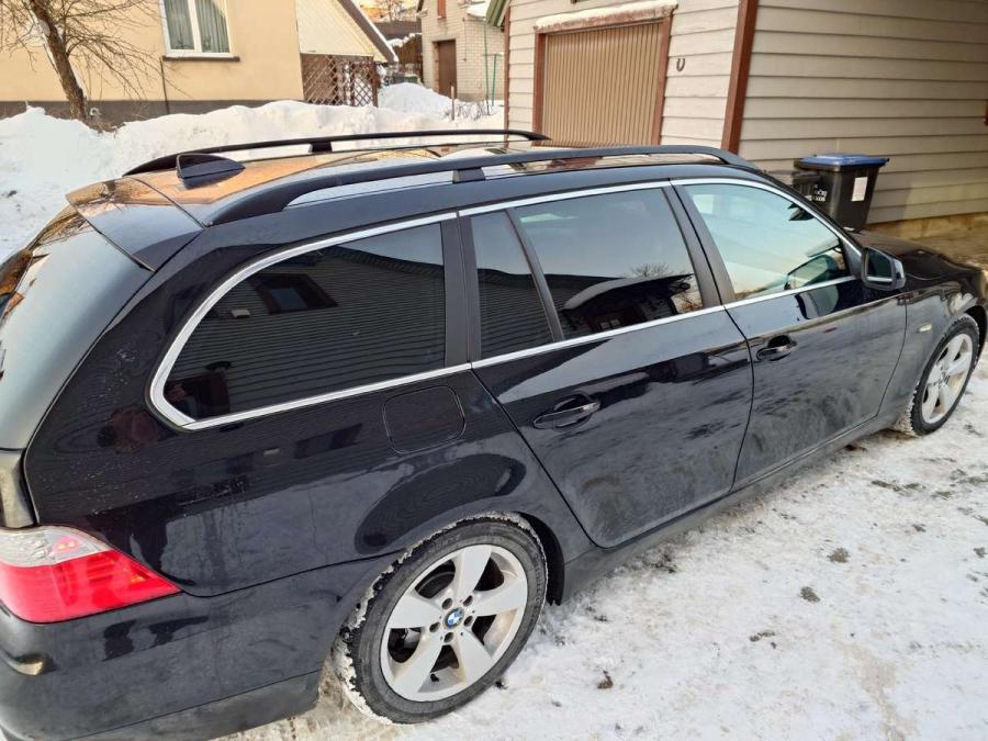 Black BMW 525 2010 in Telschi, with an engine capacity of 2.99 L and mileage of 304 thousand km for 4500 €, photo 4 on AUTOMOTO.COM.LV