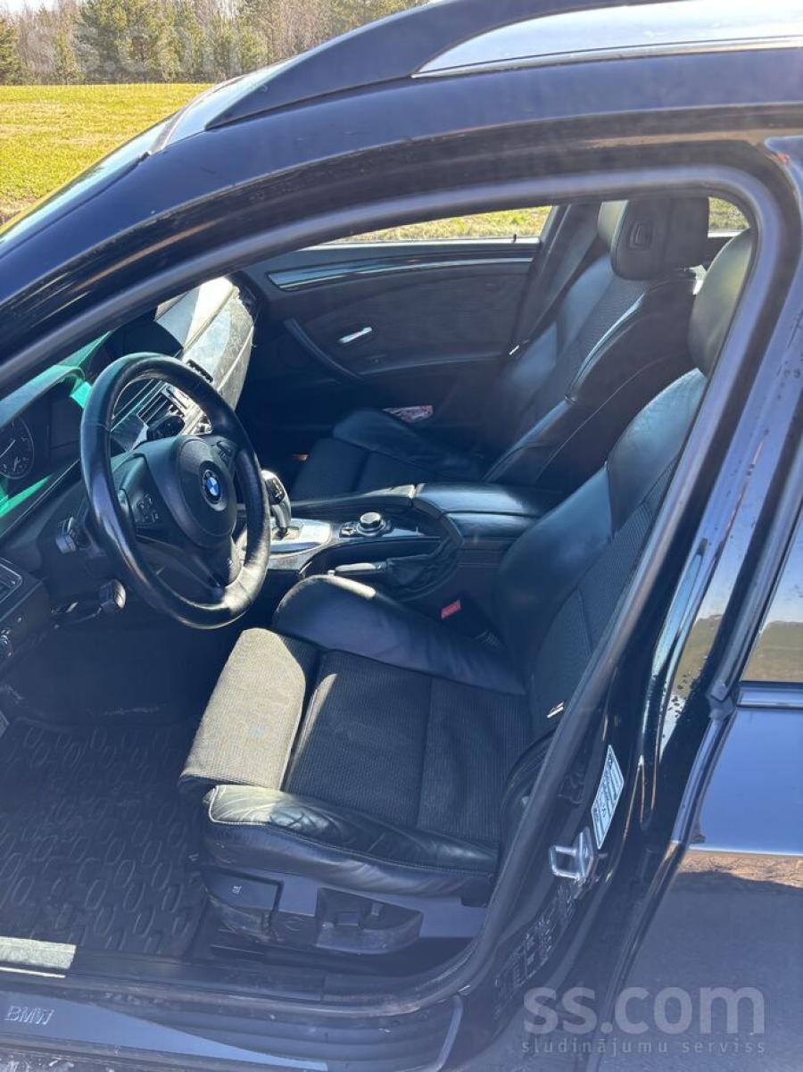 Black BMW 525 2010 in Riga, with an engine capacity of 3.00 L and mileage of 639 thousand km for 4350 €, photo 7 on AUTOMOTO.COM.LV