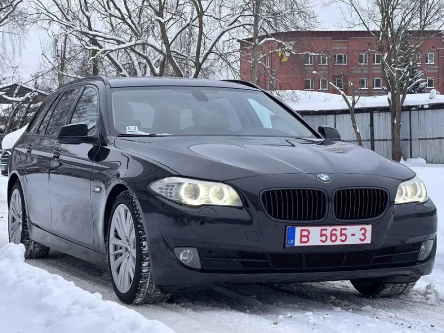 Black BMW 525 2010 in Riga, with an engine capacity of 3.00 L and mileage of 232 thousand km for 8790 €, photo 4 on AUTOMOTO.COM.LV