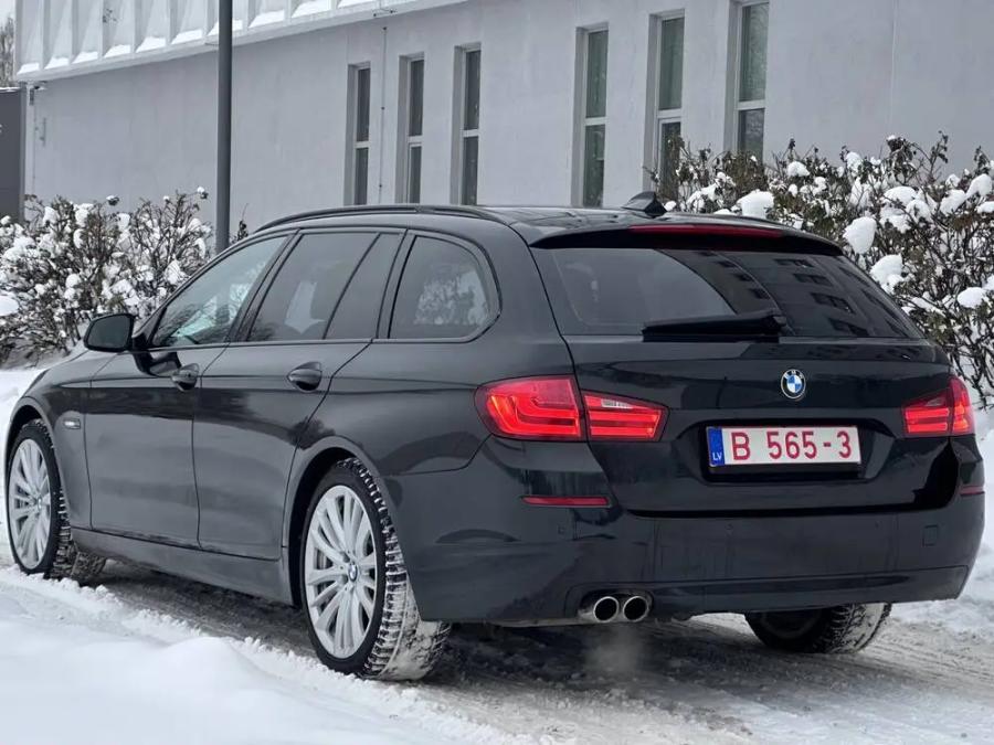 Black BMW 525 2010 in Riga, with an engine capacity of 3.00 L and mileage of 232 thousand km for 8790 €, photo 5 on AUTOMOTO.COM.LV