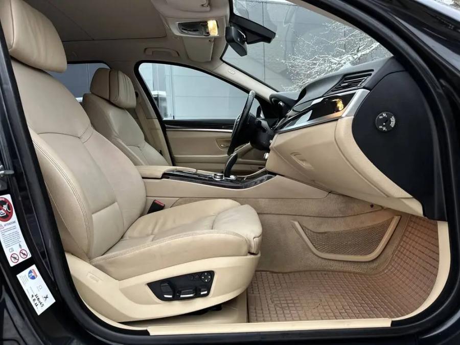 Black BMW 525 2010 in Riga, with an engine capacity of 3.00 L and mileage of 232 thousand km for 8790 €, photo 8 on AUTOMOTO.COM.LV