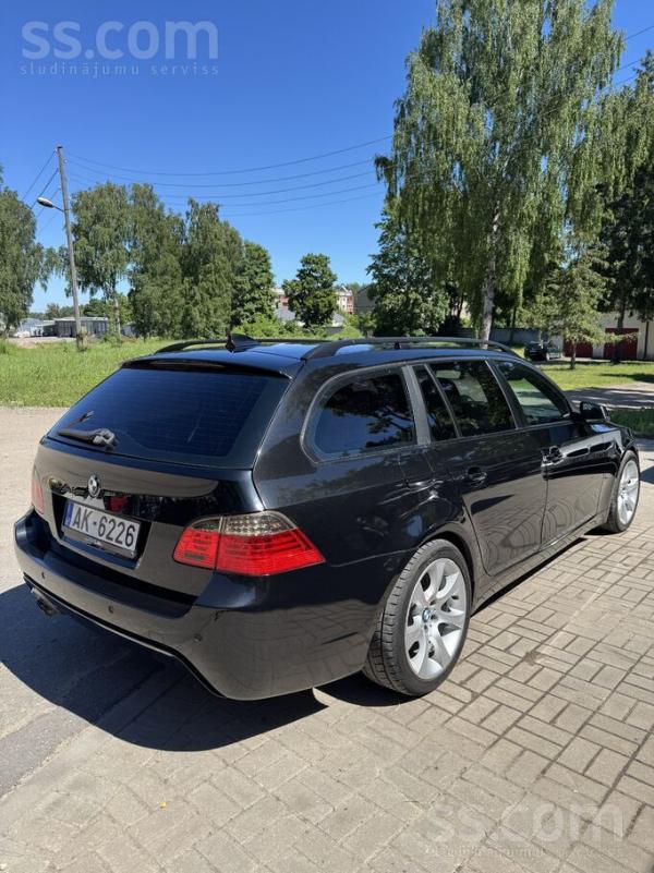 Black BMW 525 2010 in Riga, with an engine capacity of 3.00 L and mileage of 385 thousand km for 5500 €, photo 3 on AUTOMOTO.COM.LV