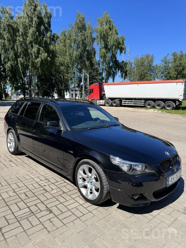 Black BMW 525 2010 in Riga, with an engine capacity of 3.00 L and mileage of 385 thousand km for 5500 €, photo 4 on AUTOMOTO.COM.LV