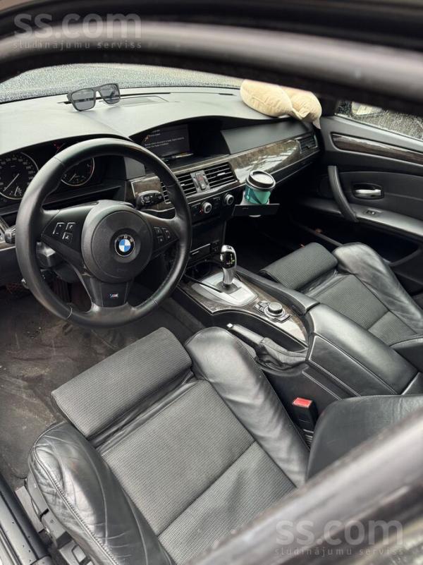 Black BMW 525 2010 in Riga, with an engine capacity of 3.00 L and mileage of 385 thousand km for 5500 €, photo 5 on AUTOMOTO.COM.LV