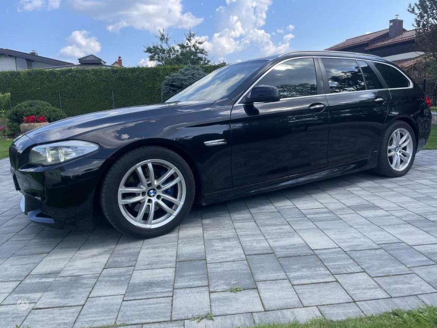 Black BMW 525 2010 in Vilnius, with an engine capacity of 2.99 L and mileage of 357 thousand km for 7999 €, photo 4 on AUTOMOTO.COM.LV