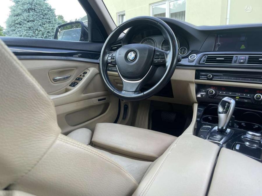 Black BMW 525 2010 in Vilnius, with an engine capacity of 2.99 L and mileage of 357 thousand km for 7999 €, photo 12 on AUTOMOTO.COM.LV