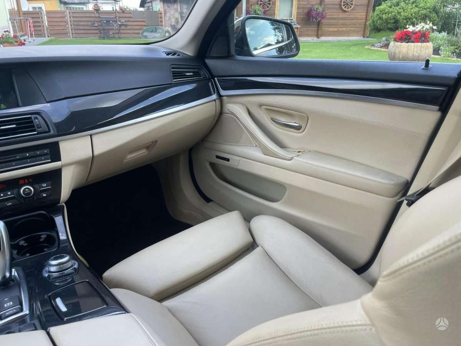 Black BMW 525 2010 in Vilnius, with an engine capacity of 2.99 L and mileage of 357 thousand km for 7999 €, photo 13 on AUTOMOTO.COM.LV