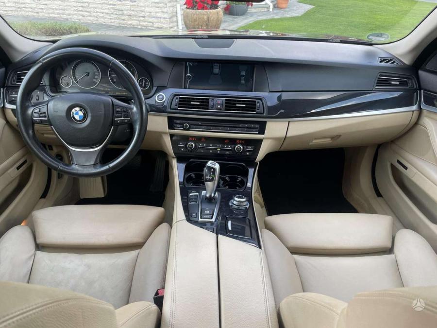 Black BMW 525 2010 in Vilnius, with an engine capacity of 2.99 L and mileage of 357 thousand km for 7999 €, photo 14 on AUTOMOTO.COM.LV