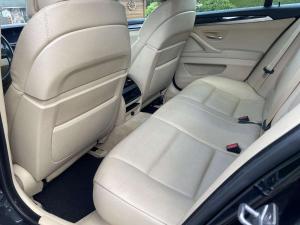 Black BMW 525 2010 in Vilnius, with an engine capacity of 2.99 L and mileage of 357 thousand km for 7999 €, photo 20 on AUTOMOTO.COM.LV