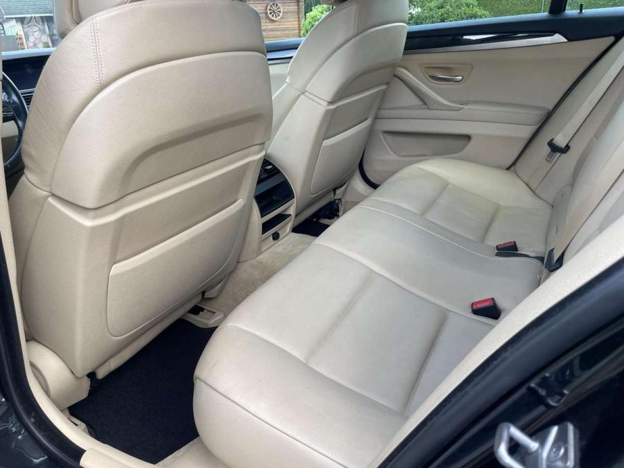 Black BMW 525 2010 in Vilnius, with an engine capacity of 2.99 L and mileage of 357 thousand km for 7999 €, photo 20 on AUTOMOTO.COM.LV