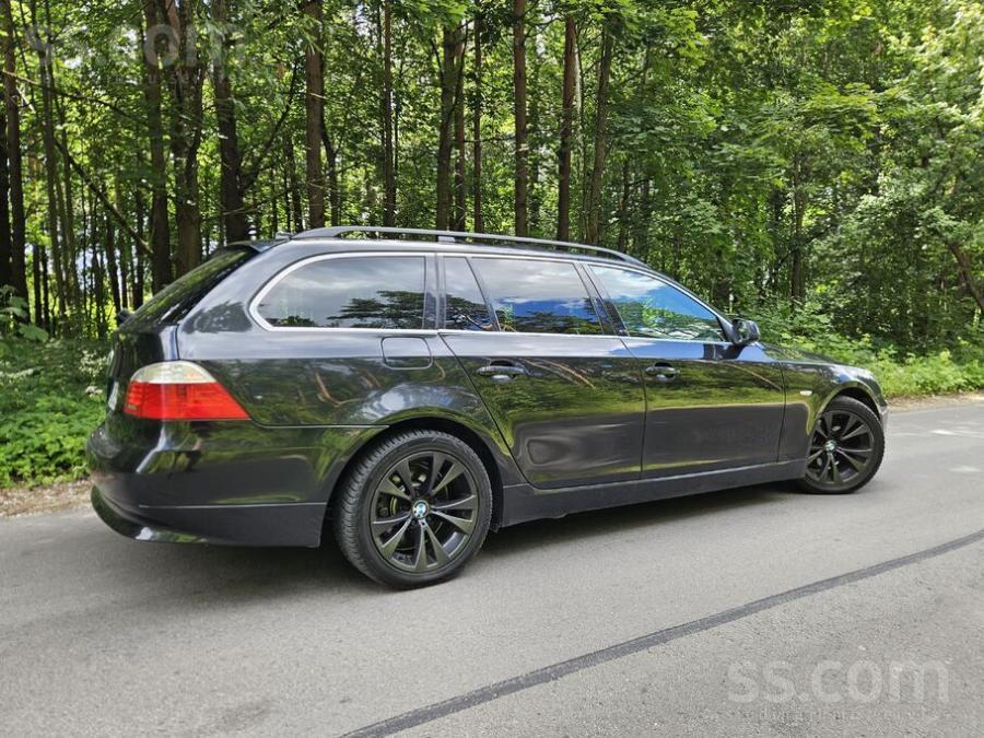 Black BMW 525 2010 in Riga, with an engine capacity of 3.00 L and mileage of 368 thousand km for 5950 €, photo 7 on AUTOMOTO.COM.LV