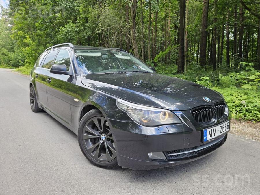Black BMW 525 2010 in Riga, with an engine capacity of 3.00 L and mileage of 368 thousand km for 5950 €, photo 9 on AUTOMOTO.COM.LV