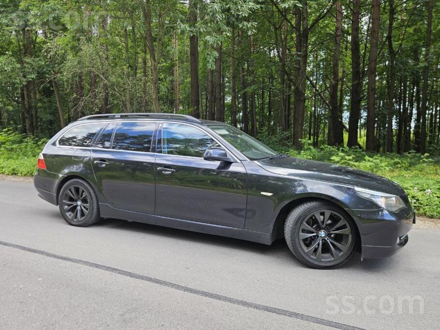 Black BMW 525 2010 in Riga, with an engine capacity of 3.00 L and mileage of 368 thousand km for 5950 €, photo 10 on AUTOMOTO.COM.LV