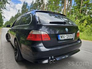 Black BMW 525 2010 in Riga, with an engine capacity of 3.00 L and mileage of 368 thousand km for 5950 €, photo 12 on AUTOMOTO.COM.LV
