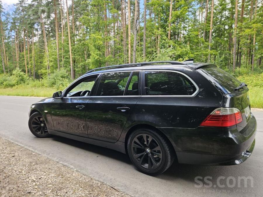 Black BMW 525 2010 in Riga, with an engine capacity of 3.00 L and mileage of 368 thousand km for 5950 €, photo 14 on AUTOMOTO.COM.LV