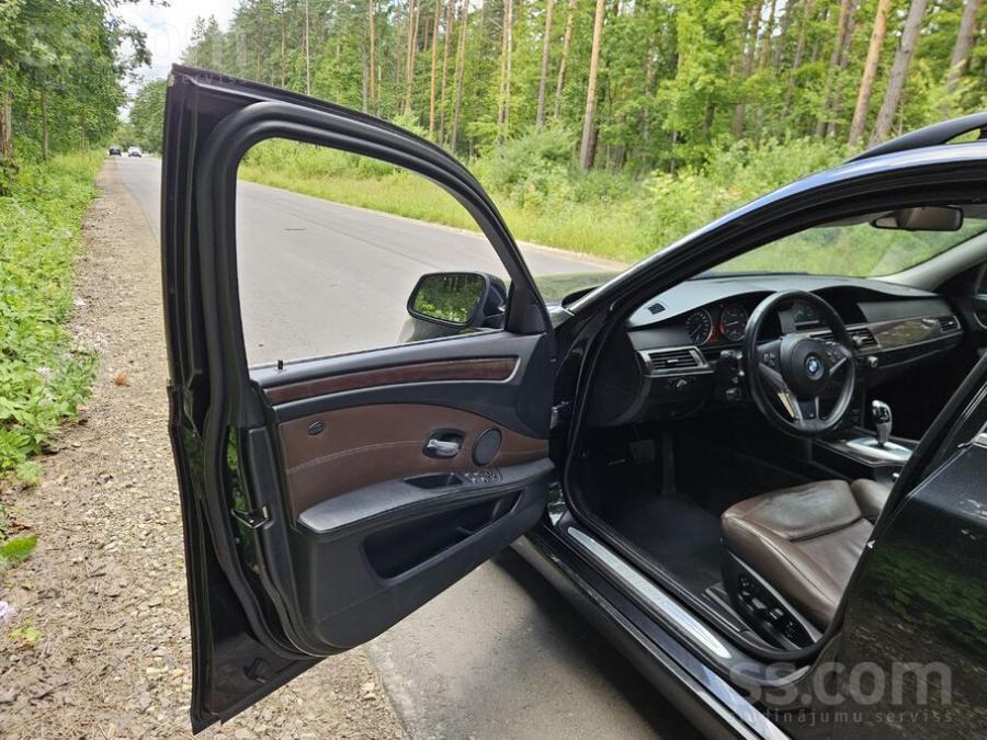 Black BMW 525 2010 in Riga, with an engine capacity of 3.00 L and mileage of 368 thousand km for 5950 €, photo 17 on AUTOMOTO.COM.LV
