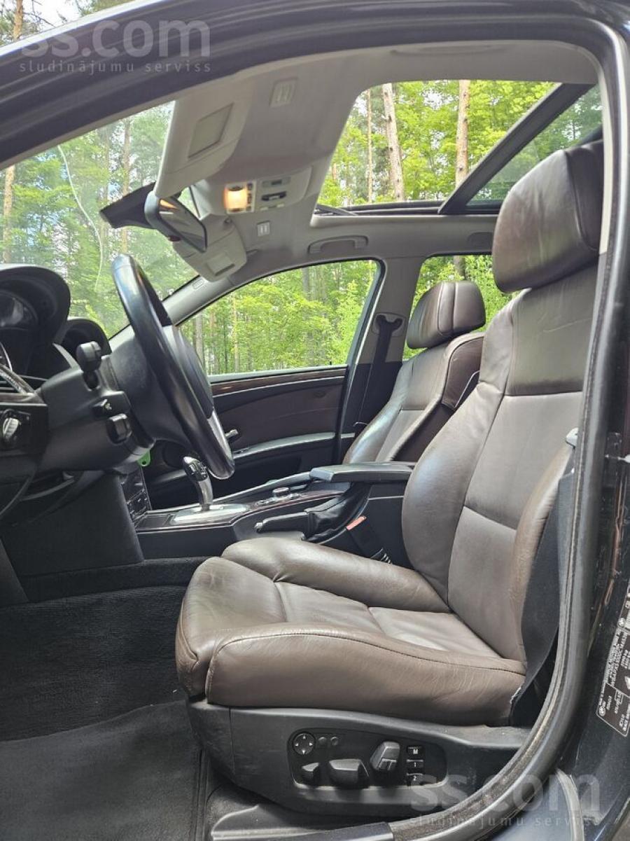 Black BMW 525 2010 in Riga, with an engine capacity of 3.00 L and mileage of 368 thousand km for 5950 €, photo 18 on AUTOMOTO.COM.LV