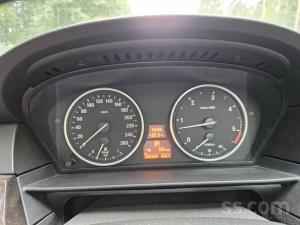 Black BMW 525 2010 in Riga, with an engine capacity of 3.00 L and mileage of 368 thousand km for 5950 €, photo 20 on AUTOMOTO.COM.LV