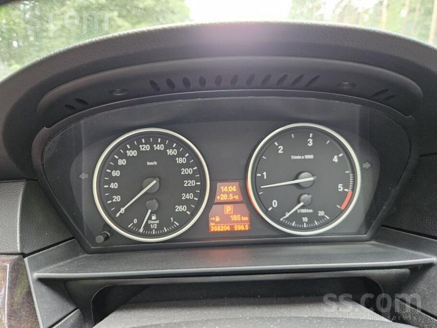 Black BMW 525 2010 in Riga, with an engine capacity of 3.00 L and mileage of 368 thousand km for 5950 €, photo 20 on AUTOMOTO.COM.LV