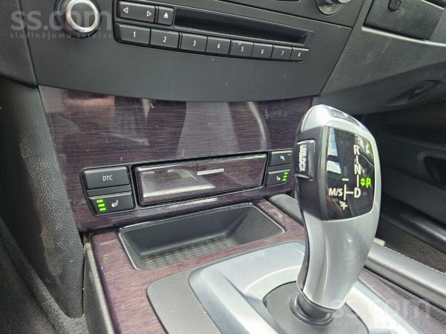Black BMW 525 2010 in Riga, with an engine capacity of 3.00 L and mileage of 368 thousand km for 5950 €, photo 25 on AUTOMOTO.COM.LV