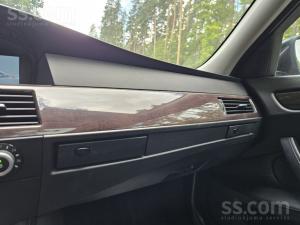Black BMW 525 2010 in Riga, with an engine capacity of 3.00 L and mileage of 368 thousand km for 5950 €, photo 26 on AUTOMOTO.COM.LV