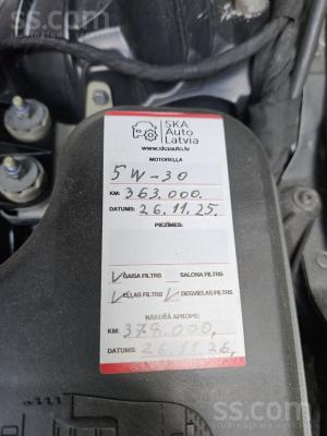 Black BMW 525 2010 in Riga, with an engine capacity of 3.00 L and mileage of 368 thousand km for 5950 €, photo 36 on AUTOMOTO.COM.LV