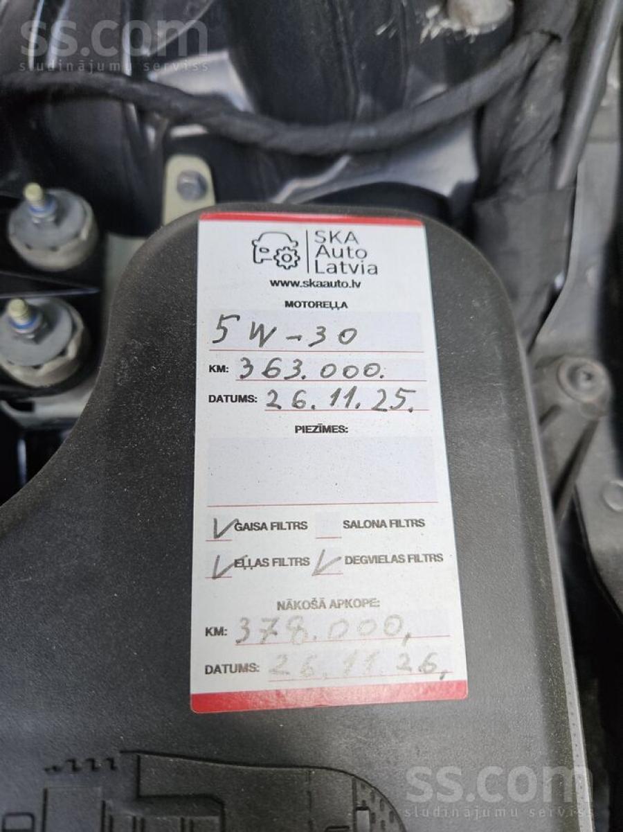 Black BMW 525 2010 in Riga, with an engine capacity of 3.00 L and mileage of 368 thousand km for 5950 €, photo 36 on AUTOMOTO.COM.LV