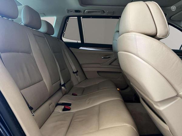Black BMW 525 2010 in Kaunas, with an engine capacity of 3.00 L and mileage of 313 thousand km for 9999 €, photo 9 on AUTOMOTO.COM.LV
