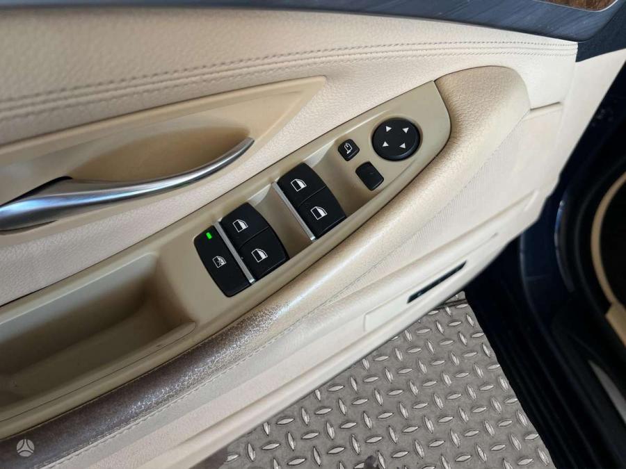 Melns BMW 525 2010 Kauņa, ar dzinēja tilpumu 3.00 L un nobraukumu 313 tūkst. km par 9999 €, foto 14 vietnē AUTOMOTO.COM.LV
