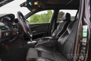 Black BMW 525 2010 in Riga, with an engine capacity of 3.00 L and mileage of 402 thousand km for 7890 €, photo 9 on AUTOMOTO.COM.LV