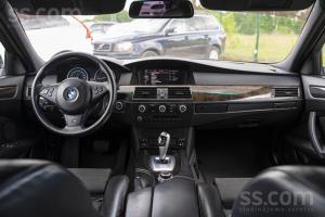 Black BMW 525 2010 in Riga, with an engine capacity of 3.00 L and mileage of 402 thousand km for 7890 €, photo 11 on AUTOMOTO.COM.LV