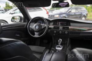 Black BMW 525 2010 in Riga, with an engine capacity of 3.00 L and mileage of 402 thousand km for 7890 €, photo 12 on AUTOMOTO.COM.LV
