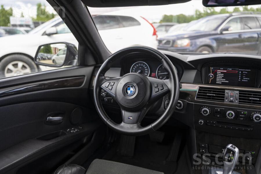 Black BMW 525 2010 in Riga, with an engine capacity of 3.00 L and mileage of 402 thousand km for 7890 €, photo 13 on AUTOMOTO.COM.LV