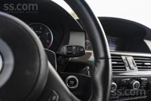 Black BMW 525 2010 in Riga, with an engine capacity of 3.00 L and mileage of 402 thousand km for 7890 €, photo 18 on AUTOMOTO.COM.LV