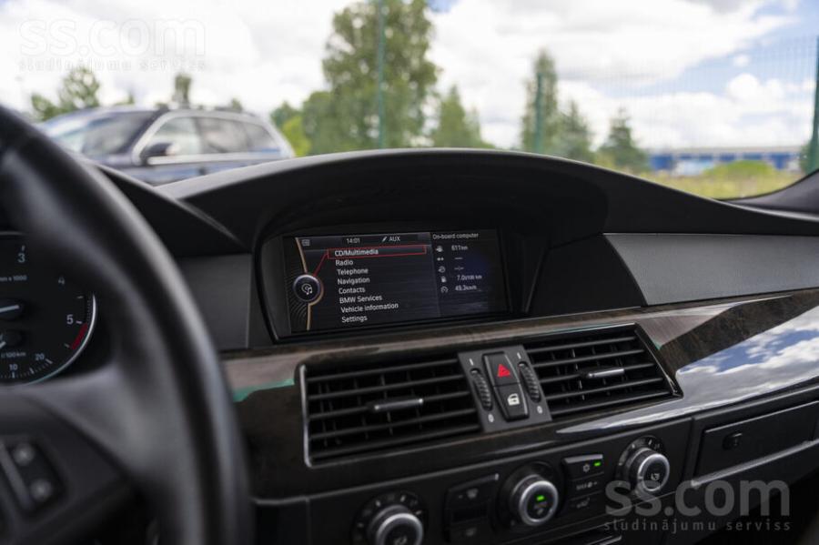 Black BMW 525 2010 in Riga, with an engine capacity of 3.00 L and mileage of 402 thousand km for 7890 €, photo 21 on AUTOMOTO.COM.LV