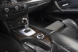 Black BMW 525 2010 in Riga, with an engine capacity of 3.00 L and mileage of 402 thousand km for 7890 €, photo 23 on AUTOMOTO.COM.LV