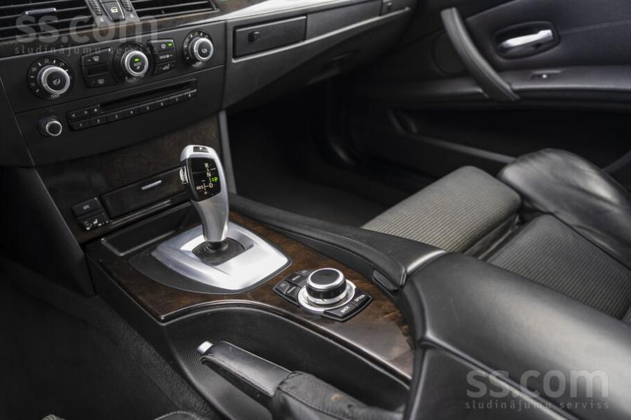 Black BMW 525 2010 in Riga, with an engine capacity of 3.00 L and mileage of 402 thousand km for 7890 €, photo 23 on AUTOMOTO.COM.LV