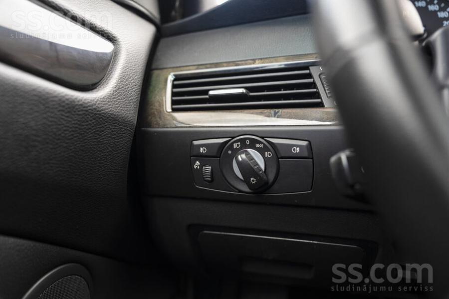 Black BMW 525 2010 in Riga, with an engine capacity of 3.00 L and mileage of 402 thousand km for 7890 €, photo 24 on AUTOMOTO.COM.LV