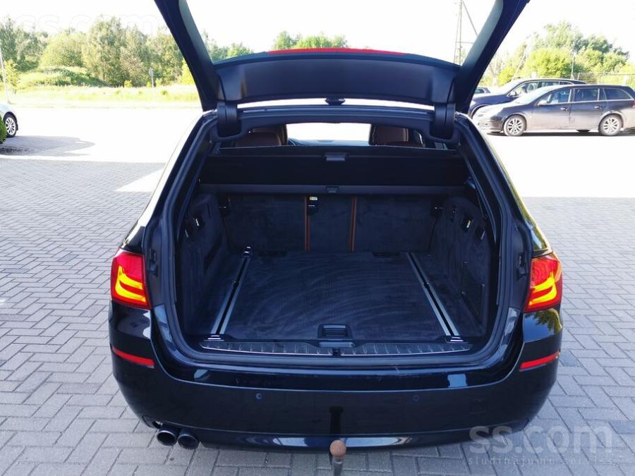Black BMW 525 2011 in Kuldiga, with an engine capacity of 3.00 L and mileage of 311 thousand km for 8050 €, photo 13 on AUTOMOTO.COM.LV