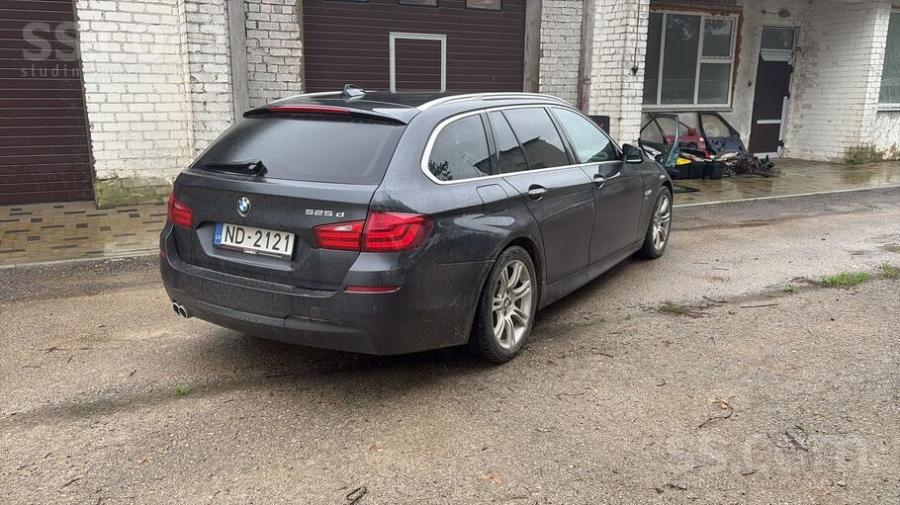 Melns BMW 525 2011 Aizkraukle, ar dzinēja tilpumu 2.00 L un nobraukumu 0 tūkst. km par 8200 €, foto 4 vietnē AUTOMOTO.COM.LV
