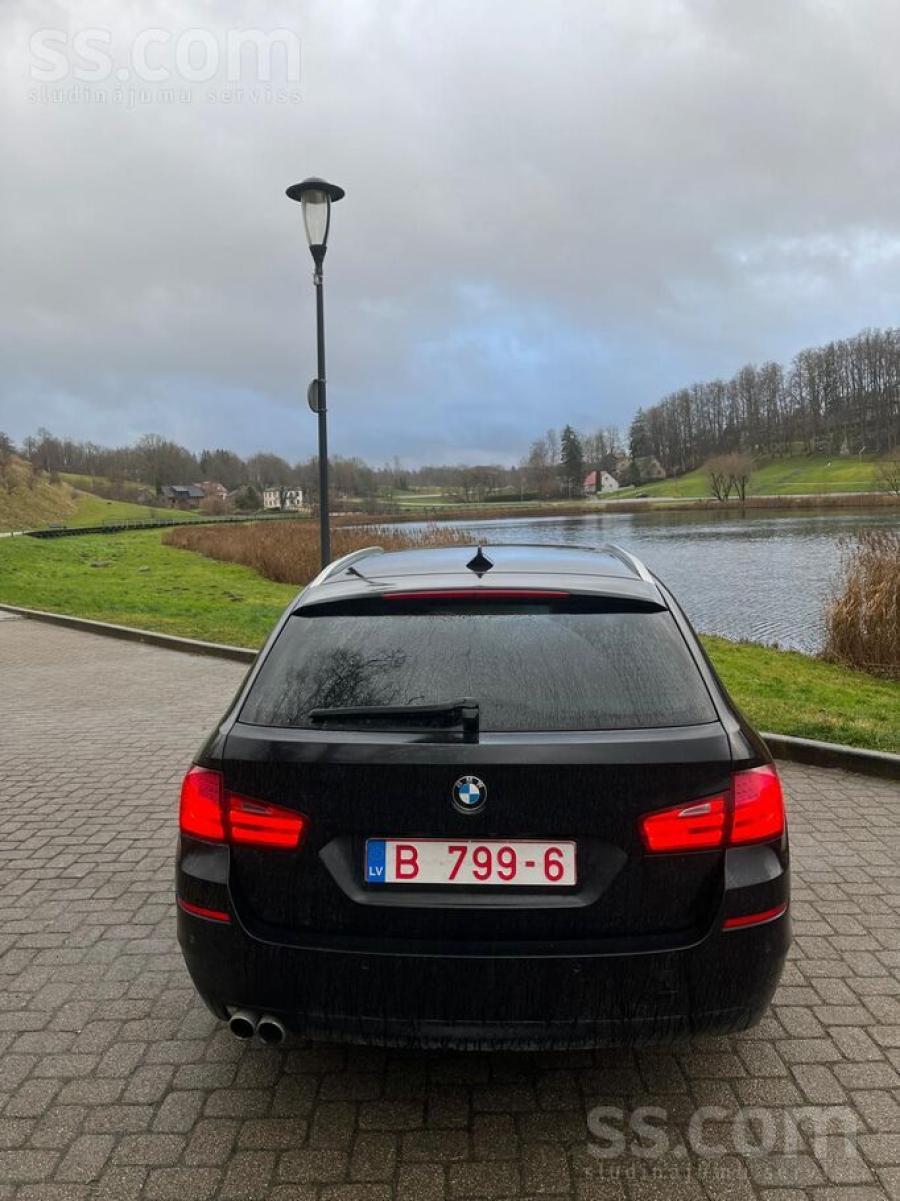 Black BMW 525 2011 in Talsi, with an engine capacity of 3.00 L and mileage of 325 thousand km for 7500 €, photo 4 on AUTOMOTO.COM.LV