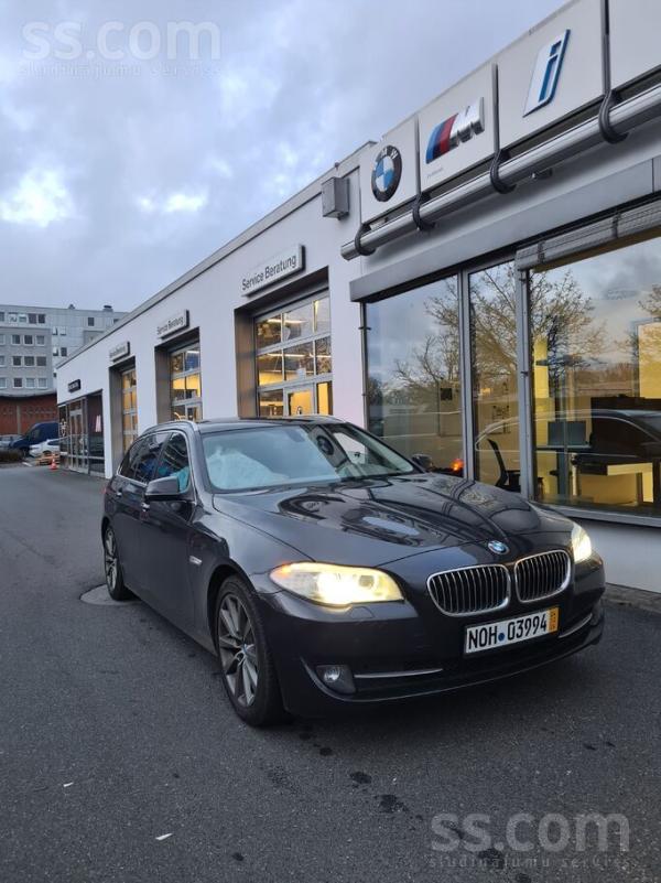 Black BMW 525 2011 in Tukums, with an engine capacity of 3.00 L and mileage of 318 thousand km for 7600 €, photo 1 on AUTOMOTO.COM.LV