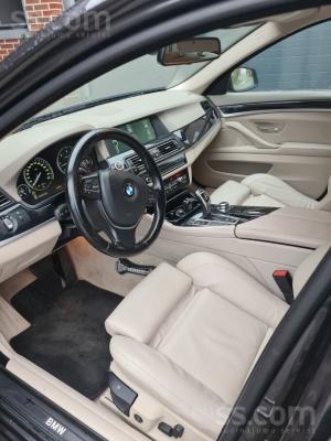 Black BMW 525 2011 in Tukums, with an engine capacity of 3.00 L and mileage of 318 thousand km for 7600 €, photo 3 on AUTOMOTO.COM.LV