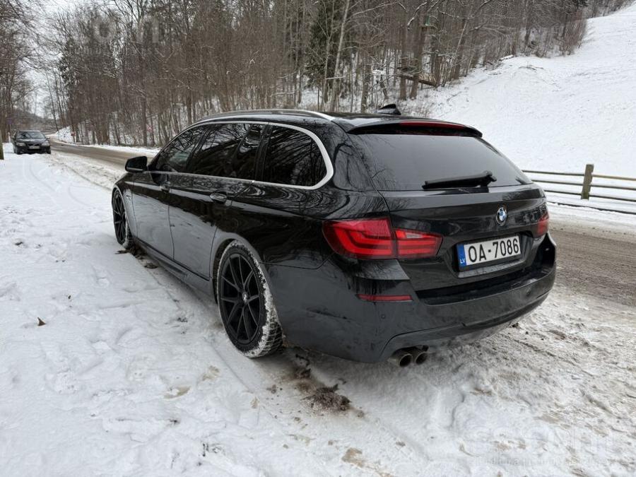 Black BMW 525 2011 in Riga, with an engine capacity of 3.00 L and mileage of 288 thousand km for 10800 €, photo 4 on AUTOMOTO.COM.LV