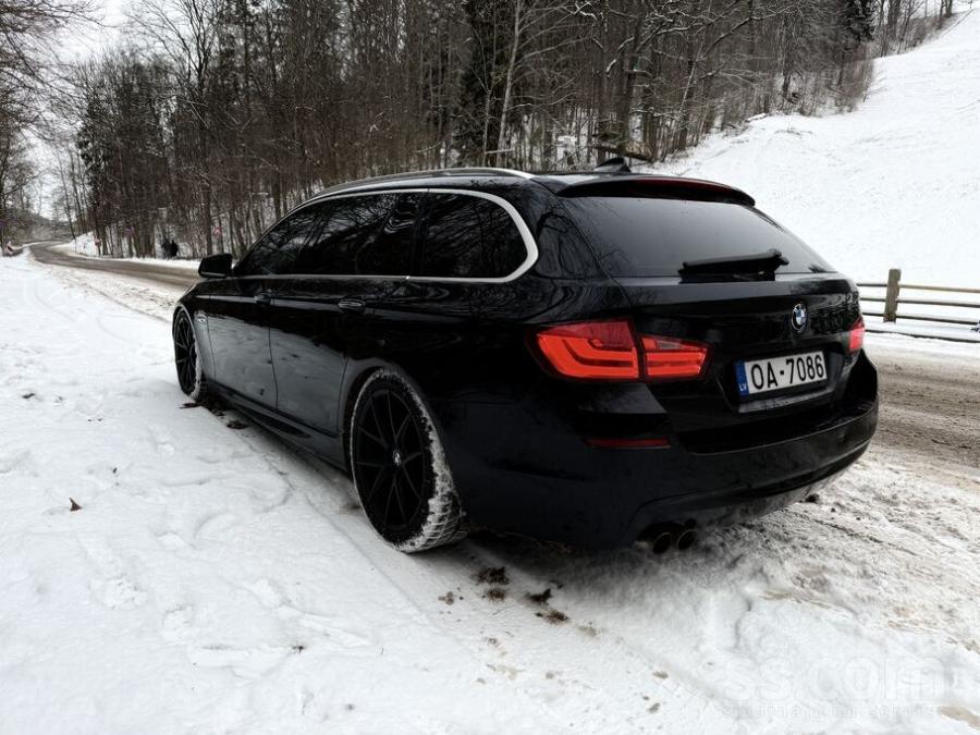 Black BMW 525 2011 in Riga, with an engine capacity of 3.00 L and mileage of 288 thousand km for 10800 €, photo 5 on AUTOMOTO.COM.LV