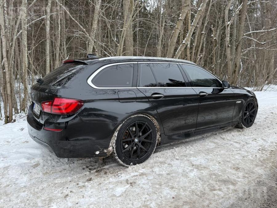 Black BMW 525 2011 in Riga, with an engine capacity of 3.00 L and mileage of 288 thousand km for 10800 €, photo 6 on AUTOMOTO.COM.LV