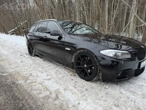 Black BMW 525 2011 in Riga, with an engine capacity of 3.00 L and mileage of 288 thousand km for 10800 €, photo 7 on AUTOMOTO.COM.LV
