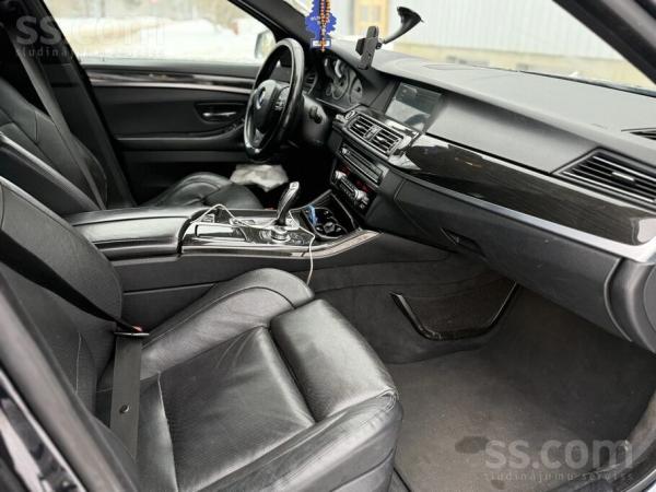 Black BMW 525 2011 in Riga, with an engine capacity of 3.00 L and mileage of 340 thousand km for 10000 €, photo 9 on AUTOMOTO.COM.LV