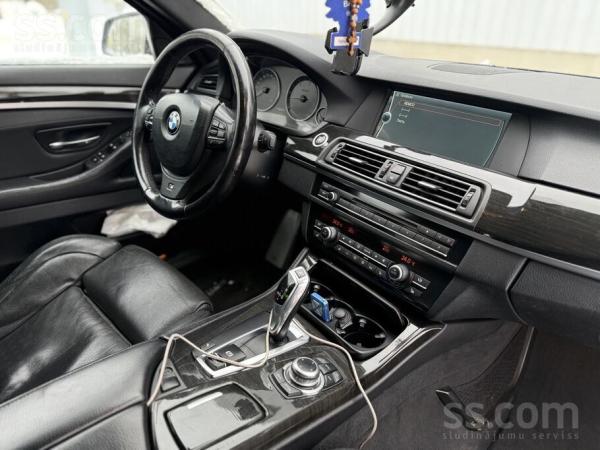 Black BMW 525 2011 in Riga, with an engine capacity of 3.00 L and mileage of 340 thousand km for 10000 €, photo 10 on AUTOMOTO.COM.LV
