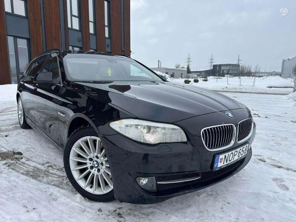 Black BMW 525 2011 in Kaunas, with an engine capacity of 2.99 L and mileage of 320 thousand km for 6999 €, photo 1 on AUTOMOTO.COM.LV